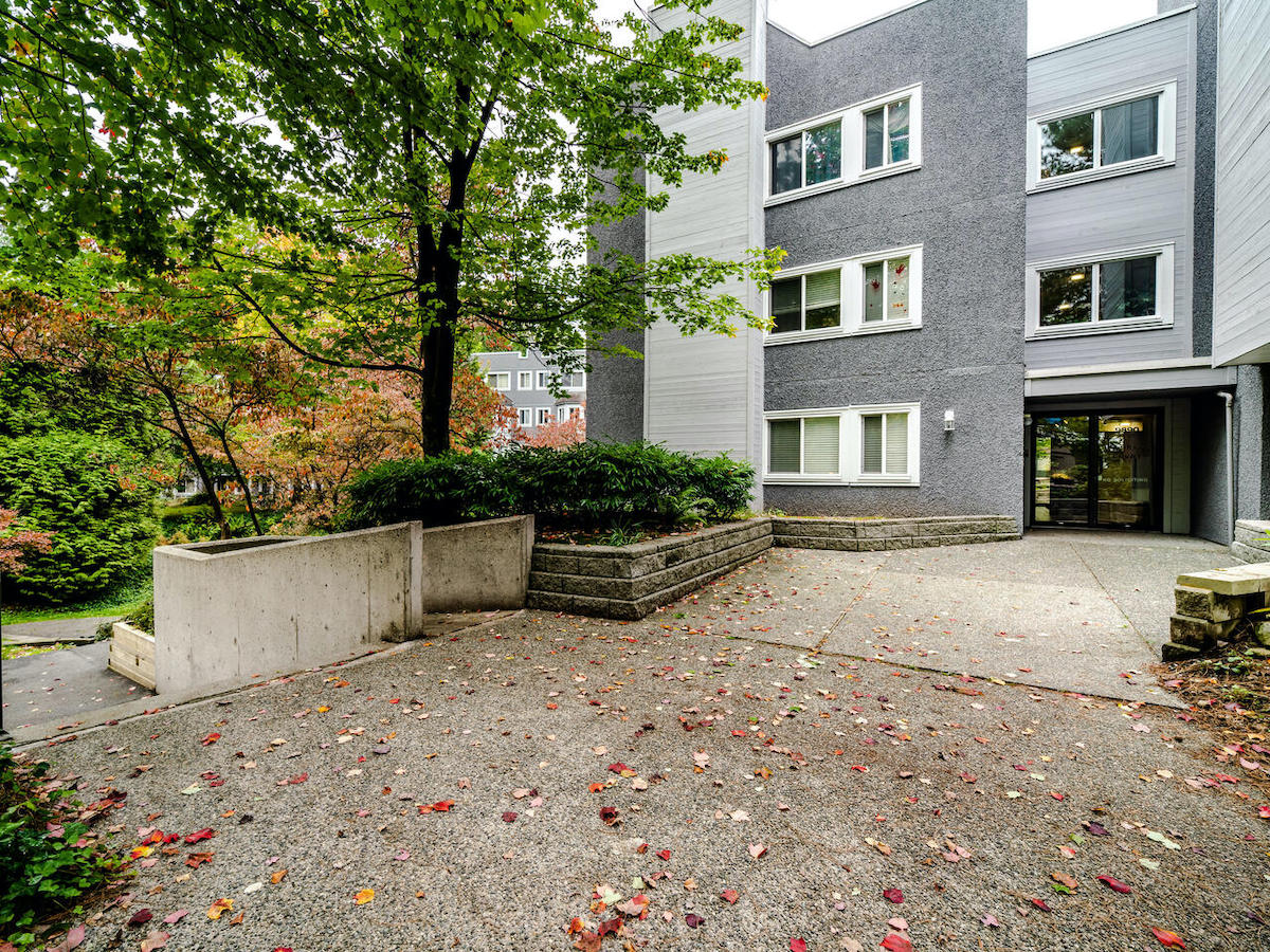 411-9890 Manchester Drive, Burnaby - Todd Conner Real Estate
